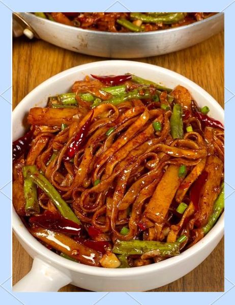 土豆鸡块焖面怎么做_家常做法步骤详解-第2张图片-山城妙识