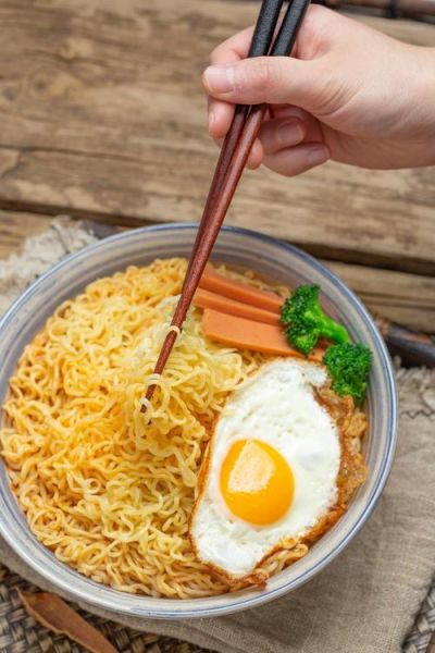 怎么煮方便面加鸡蛋好吃_鸡蛋怎么放才不腥-第2张图片-山城妙识 怎么煮方便面加鸡蛋好吃_鸡蛋怎么放才不腥-第2张图片-山城妙识