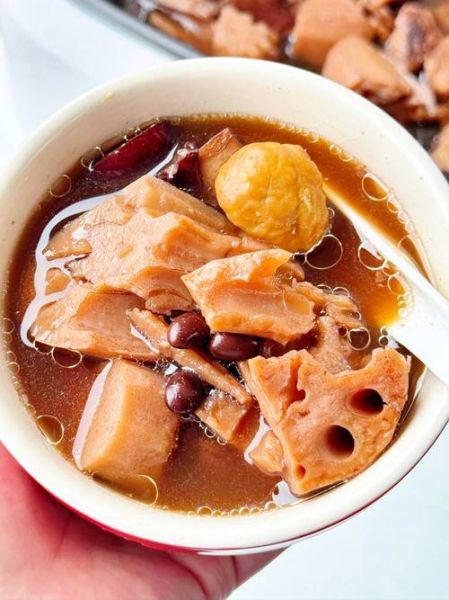 排骨藕汤的功效与作用_排骨藕汤适合什么人喝-第1张图片-山城妙识 排骨藕汤的功效与作用_排骨藕汤适合什么人喝-第1张图片-山城妙识