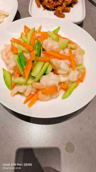 新鲜的虾仁怎么炒好吃_虾仁炒多久才嫩-第2张图片-山城妙识