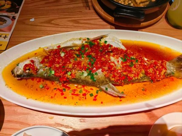 剁椒鱼怎么做好吃_剁椒鱼视频教程详细步骤-第2张图片-山城妙识