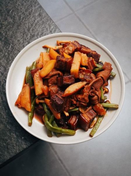 红烧肉炖土豆豆角怎么做_红烧肉炖土豆豆角的家常做法-第2张图片-山城妙识