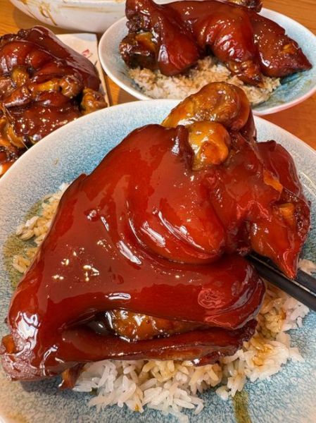 大猪蹄子是什么意思_女生说男生大猪蹄子暗示什么-第2张图片-山城妙识