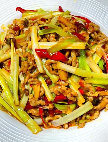 韭黄炒肉怎么做_韭黄炒肉用哪个部位肉-第2张图片-山城妙识