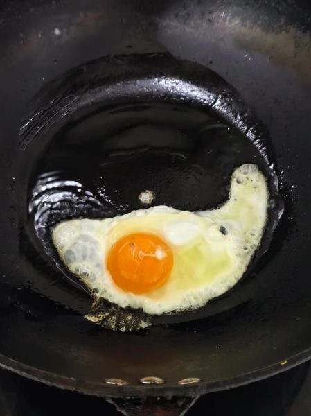 荷包蛋怎么做不粘锅_荷包蛋不散的秘诀-第2张图片-山城妙识 荷包蛋怎么做不粘锅_荷包蛋不散的秘诀-第2张图片-山城妙识