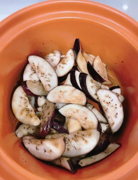 五花肉炖茄子怎么做_五花肉炖茄子用不用焯水-第3张图片-山城妙识