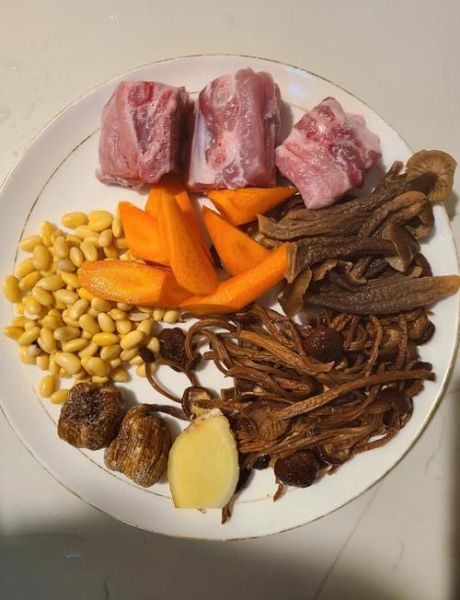 茶树菇龙骨汤怎么炖_茶树菇龙骨汤做法-第1张图片-山城妙识