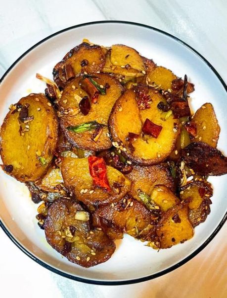 干锅土豆片怎么做才外焦里嫩_干锅土豆片用不用先焯水-第1张图片-山城妙识