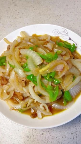 洋葱五花肉怎么做好吃_家常洋葱五花肉做法大全-第2张图片-山城妙识