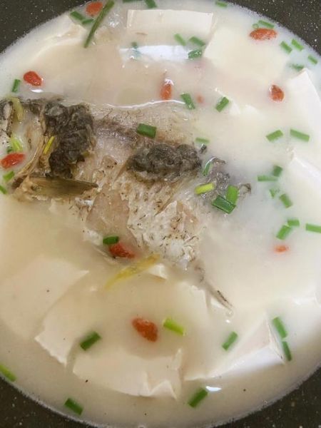 怎样烧鱼汤_鱼汤怎么熬才白-第1张图片-山城妙识 怎样烧鱼汤_鱼汤怎么熬才白-第1张图片-山城妙识