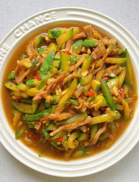 嫩南瓜炒肉怎么做_嫩南瓜炒肉需要焯水吗-第1张图片-山城妙识 嫩南瓜炒肉怎么做_嫩南瓜炒肉需要焯水吗-第1张图片-山城妙识