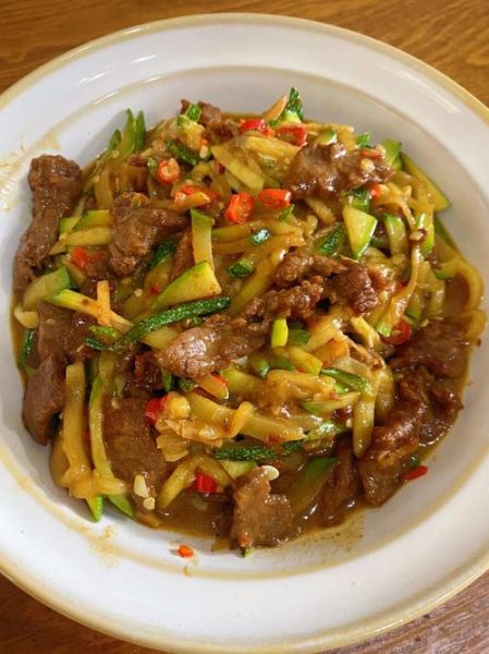 嫩南瓜炒肉怎么做_嫩南瓜炒肉需要焯水吗-第3张图片-山城妙识 嫩南瓜炒肉怎么做_嫩南瓜炒肉需要焯水吗-第3张图片-山城妙识