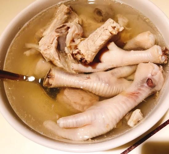 胡椒鸡脚汤的做法_胡椒鸡脚汤怎么煲才白-第1张图片-山城妙识 胡椒鸡脚汤的做法_胡椒鸡脚汤怎么煲才白-第1张图片-山城妙识