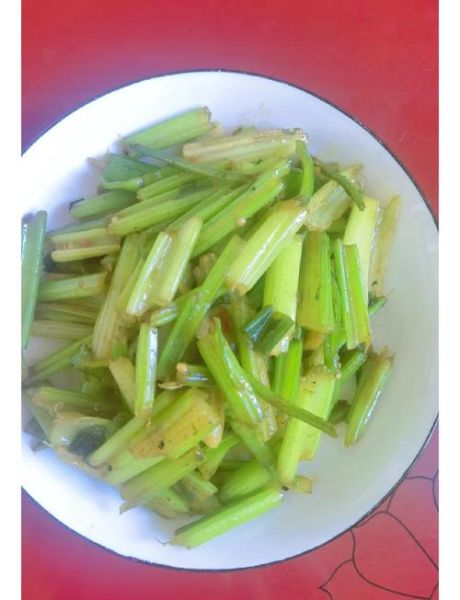 素炒芹菜怎么炒才脆_素炒芹菜需要焯水吗-第2张图片-山城妙识 素炒芹菜怎么炒才脆_素炒芹菜需要焯水吗-第2张图片-山城妙识