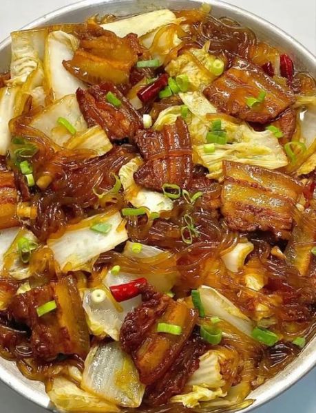 白菜猪肉炖粉条怎么做好吃_白菜猪肉炖粉条的家常做法-第2张图片-山城妙识