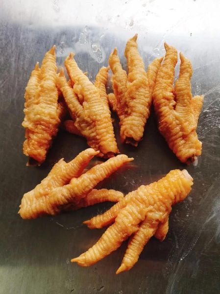虎皮凤爪怎么炸出虎皮_虎皮凤爪焯水多久合适-第1张图片-山城妙识