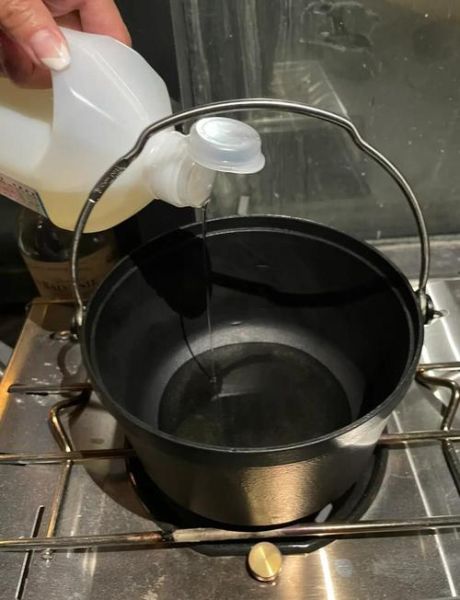 双立人铸铁锅开锅方法_铸铁锅第一次用怎么清洗-第1张图片-山城妙识