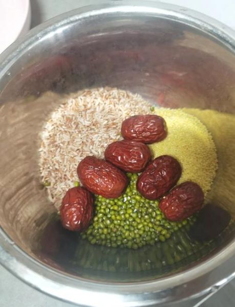 电饭煲煮白粥水和米的比例_电饭煲煮白粥按哪个键-第1张图片-山城妙识