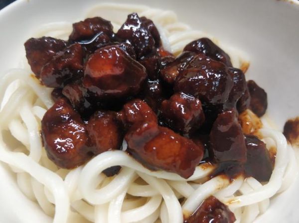 肉丁炸酱面怎么做_炸酱面肉丁怎么切-第3张图片-山城妙识 肉丁炸酱面怎么做_炸酱面肉丁怎么切-第3张图片-山城妙识