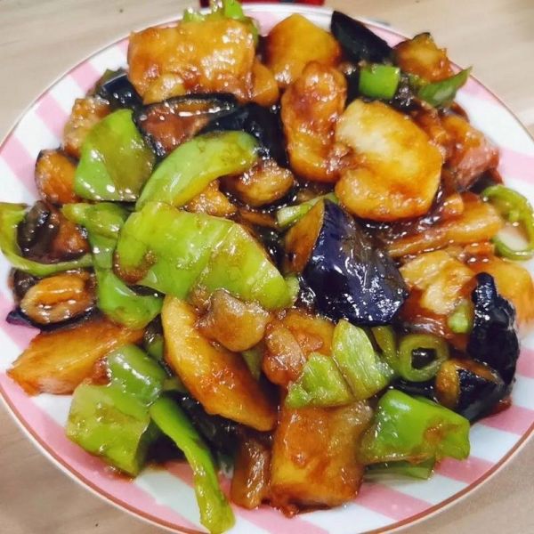 东北地三鲜怎么做_家常地三鲜茄子土豆青椒做法-第1张图片-山城妙识 东北地三鲜怎么做_家常地三鲜茄子土豆青椒做法-第1张图片-山城妙识