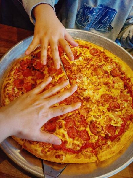 手握披萨怎么做_手握披萨热量高吗-第3张图片-山城妙识 手握披萨怎么做_手握披萨热量高吗-第3张图片-山城妙识