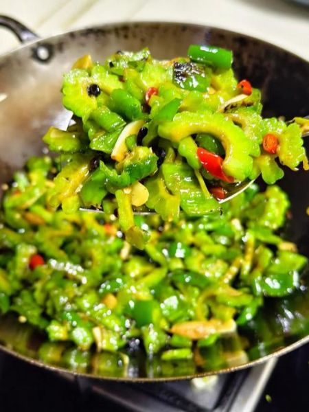 苦瓜怎么炒不苦_苦瓜最简单的做法-第1张图片-山城妙识 苦瓜怎么炒不苦_苦瓜最简单的做法-第1张图片-山城妙识