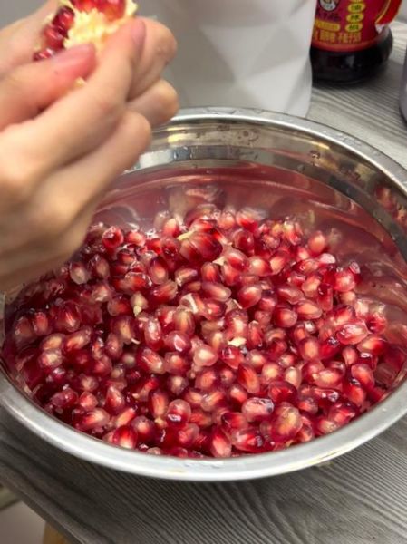 石榴怎么剥_石榴用手剥的技巧-第2张图片-山城妙识 石榴怎么剥_石榴用手剥的技巧-第2张图片-山城妙识