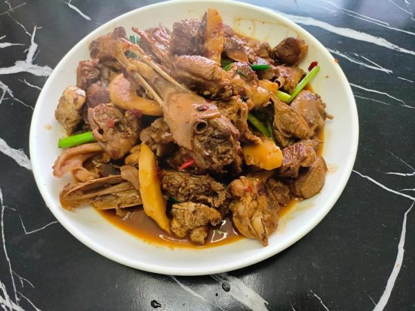 酸笋焖鸭怎么做_酸笋焖鸭最正宗的做法-第1张图片-山城妙识