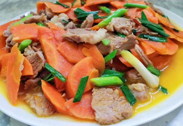 胡萝卜丝炒肉怎么做_胡萝卜丝炒肉先炒肉还是先炒胡萝卜-第3张图片-山城妙识