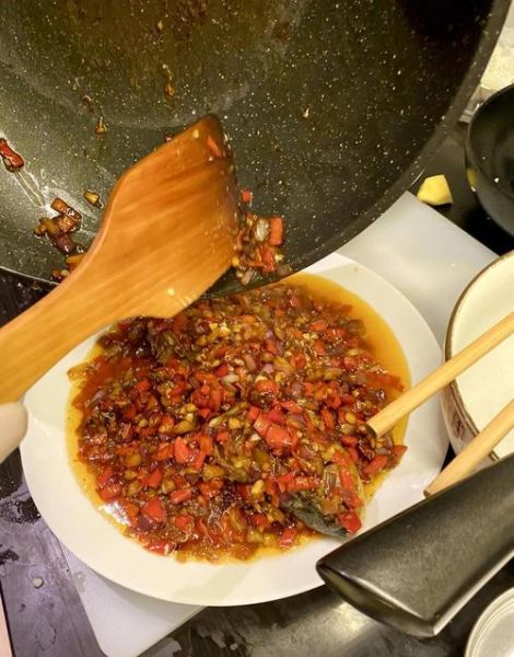 煎鲫鱼不破皮的方法_煎鲫鱼用热油还是冷油-第2张图片-山城妙识 煎鲫鱼不破皮的方法_煎鲫鱼用热油还是冷油-第2张图片-山城妙识