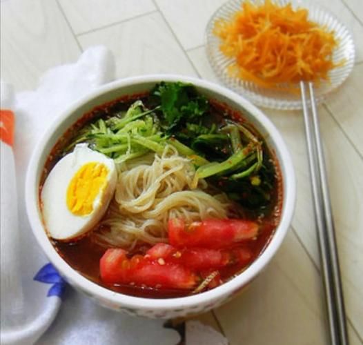 正宗朝鲜冷面图片_朝鲜冷面怎么做才地道-第2张图片-山城妙识