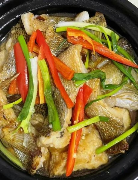 炖鱼放豆腐怎么做好吃_炖鱼豆腐不腥的秘诀-第1张图片-山城妙识