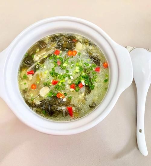 酸辣粉丝汤怎么做才够味_酸辣粉丝汤的做法窍门-第1张图片-山城妙识 酸辣粉丝汤怎么做才够味_酸辣粉丝汤的做法窍门-第1张图片-山城妙识