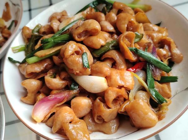 猪大肠怎么炒才脆_猪大肠焯水还是生炒-第1张图片-山城妙识