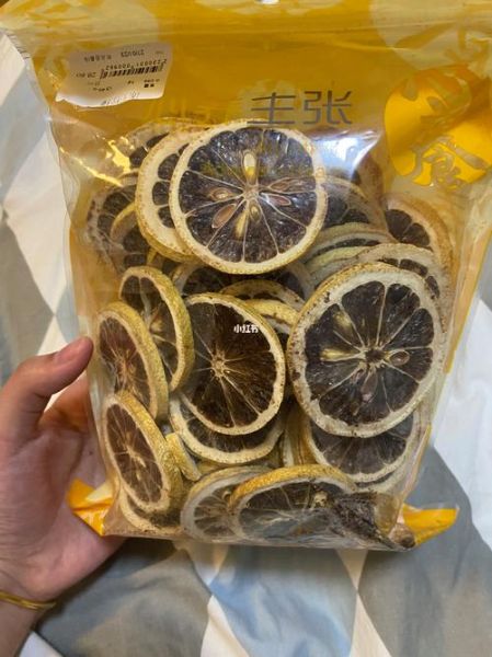 柠檬片变黑了还能喝吗_干柠檬片发黑的原因-第1张图片-山城妙识