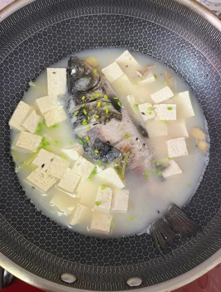 鲫鱼豆腐汤对女性的好处_经期能喝吗-第3张图片-山城妙识