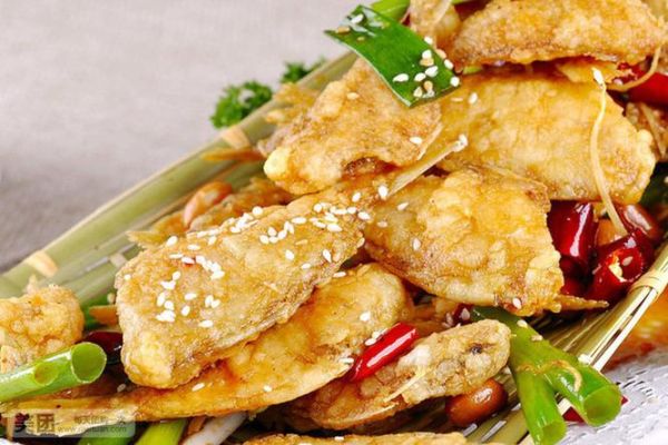 干炸扒皮鱼怎么做_干炸扒皮鱼酥脆技巧-第3张图片-山城妙识