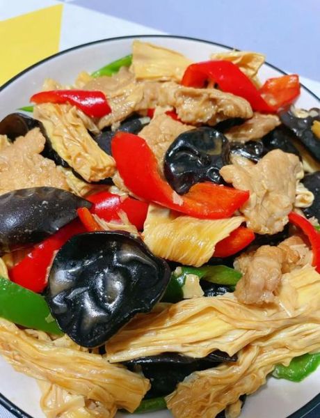 木耳肉片怎么炒才嫩_木耳肉片要不要焯水-第1张图片-山城妙识