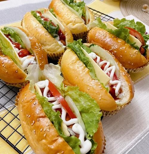 热狗怎么做好吃_热狗简单做法步骤-第1张图片-山城妙识