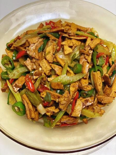 药芹炒香干怎么炒_药芹炒香干的家常做法-第1张图片-山城妙识