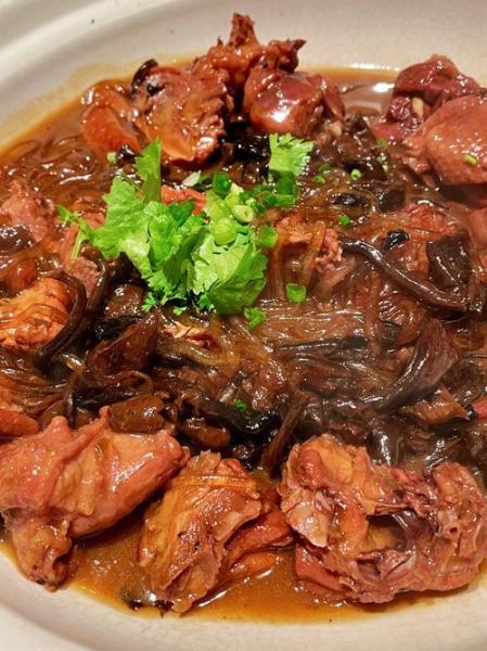 榛蘑炖鸡怎么做好吃_榛蘑炖鸡的家常做法-第3张图片-山城妙识