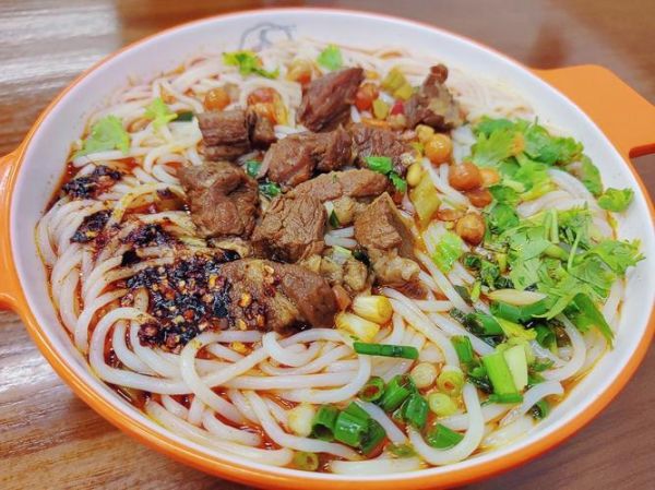 牛肉米线怎么做好吃_家常牛肉米线做法-第1张图片-山城妙识