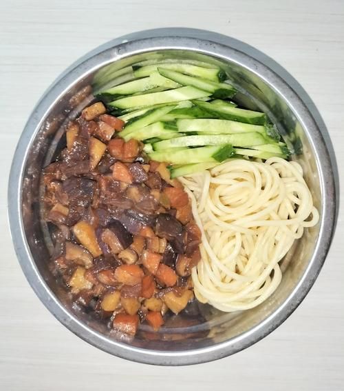 鸡蛋炸酱面黄豆酱怎么做_鸡蛋炸酱面黄豆酱比例是多少-第3张图片-山城妙识 鸡蛋炸酱面黄豆酱怎么做_鸡蛋炸酱面黄豆酱比例是多少-第3张图片-山城妙识