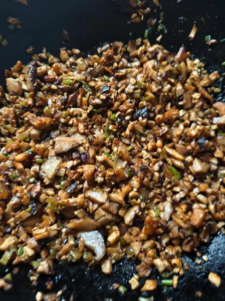 香菇素饺子馅怎么做_香菇素饺子馅做法大全图解-第2张图片-山城妙识