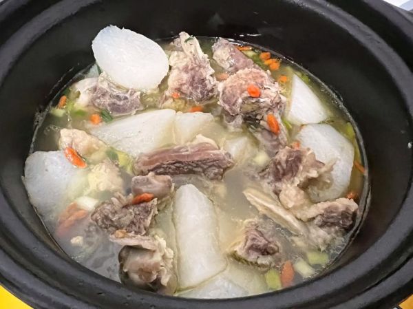 牛骨头汤怎么炖才白_家常牛骨头汤的做法大全-第3张图片-山城妙识