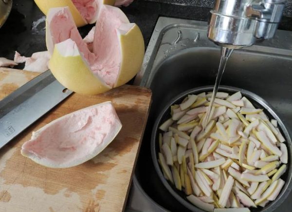 柚子皮怎么腌制_柚子皮腌制方法-第2张图片-山城妙识