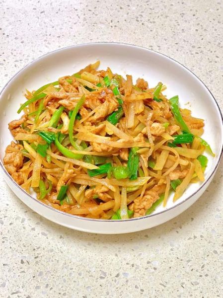 炒肉丝怎么炒才嫩_家常炒肉丝做法大全-第1张图片-山城妙识