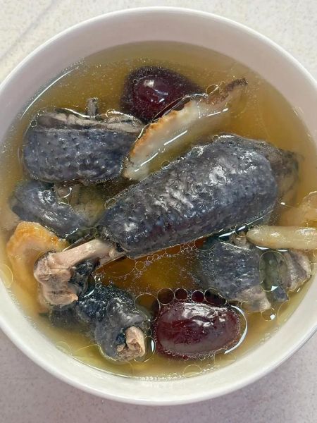 乌鸡煲汤的做法_乌鸡煲汤有什么功效-第3张图片-山城妙识