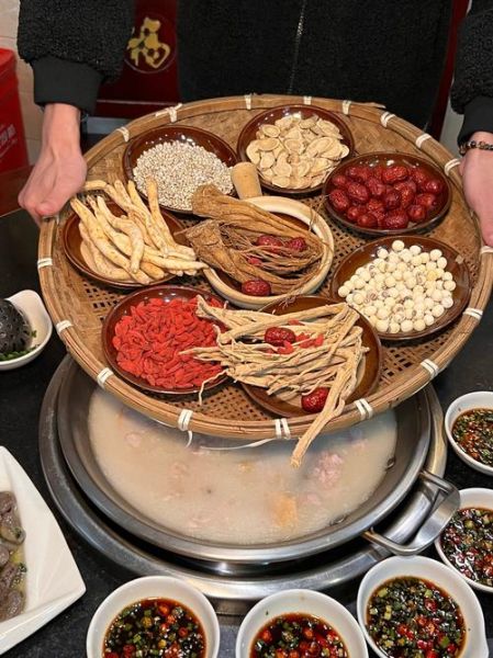 药膳鸡汤火锅怎么做_适合什么体质的人吃-第2张图片-山城妙识