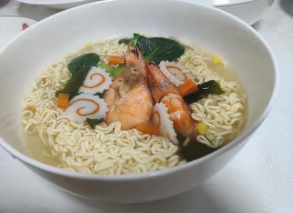 鲜虾鱼板面怎么做_鲜虾鱼板面热量高吗-第3张图片-山城妙识 鲜虾鱼板面怎么做_鲜虾鱼板面热量高吗-第3张图片-山城妙识